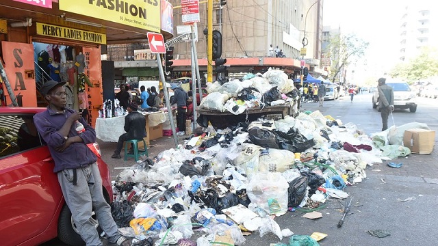 Johannesburg roads littered as waste company workers protest - Amatropics